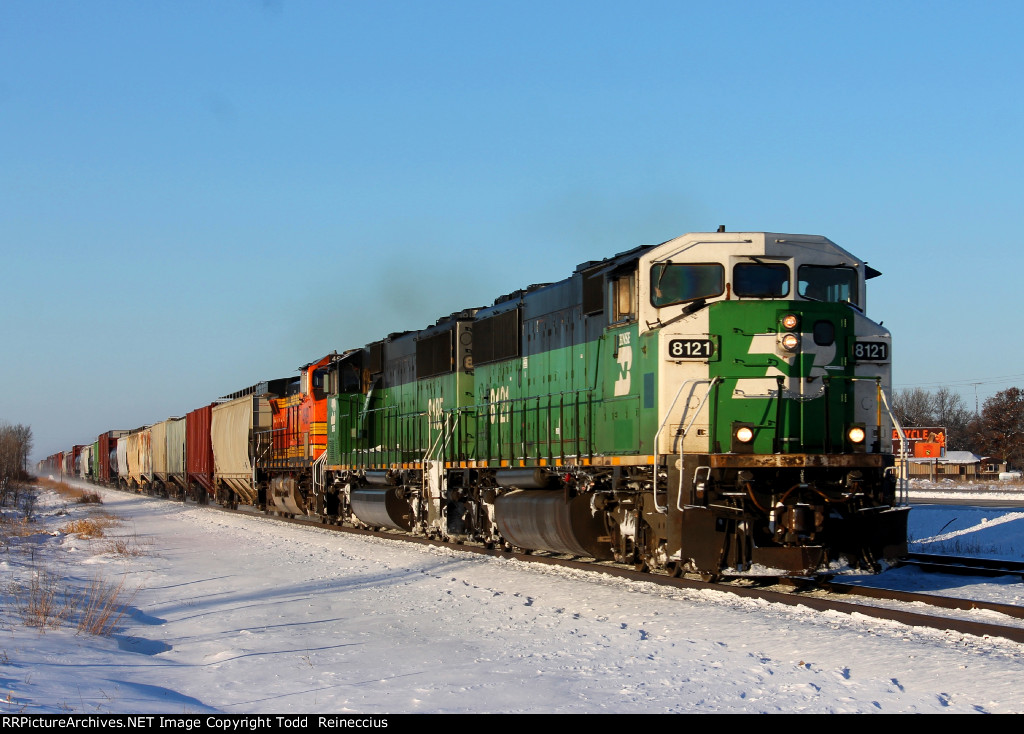 BNSF 8121